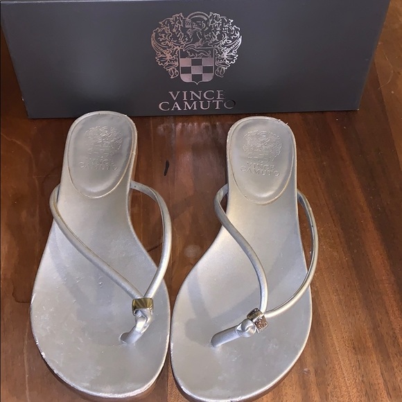 Vince Camuto Flip Flops